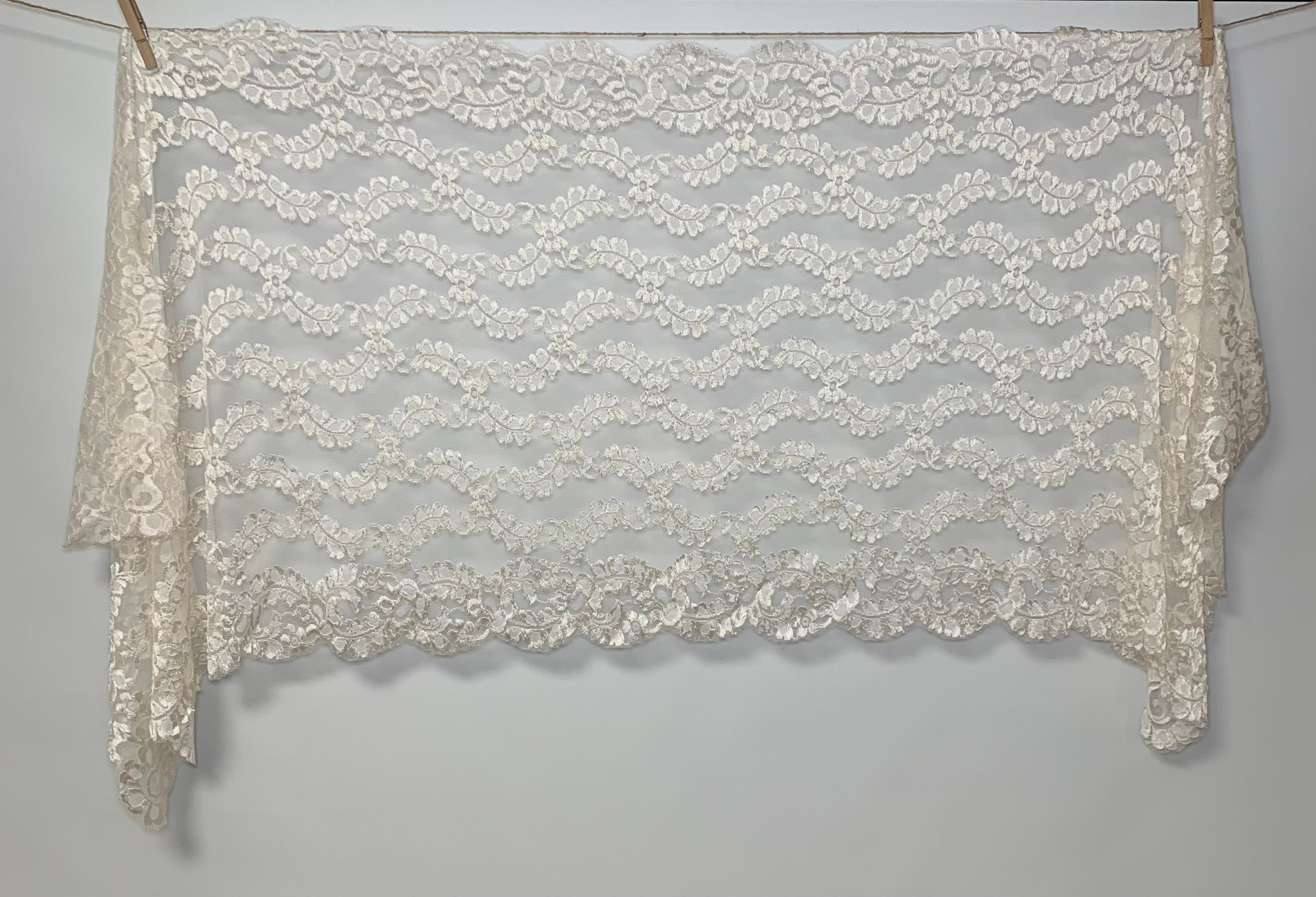 Velo de encaje color beige SPANISH MANTILLA – La Crisálida