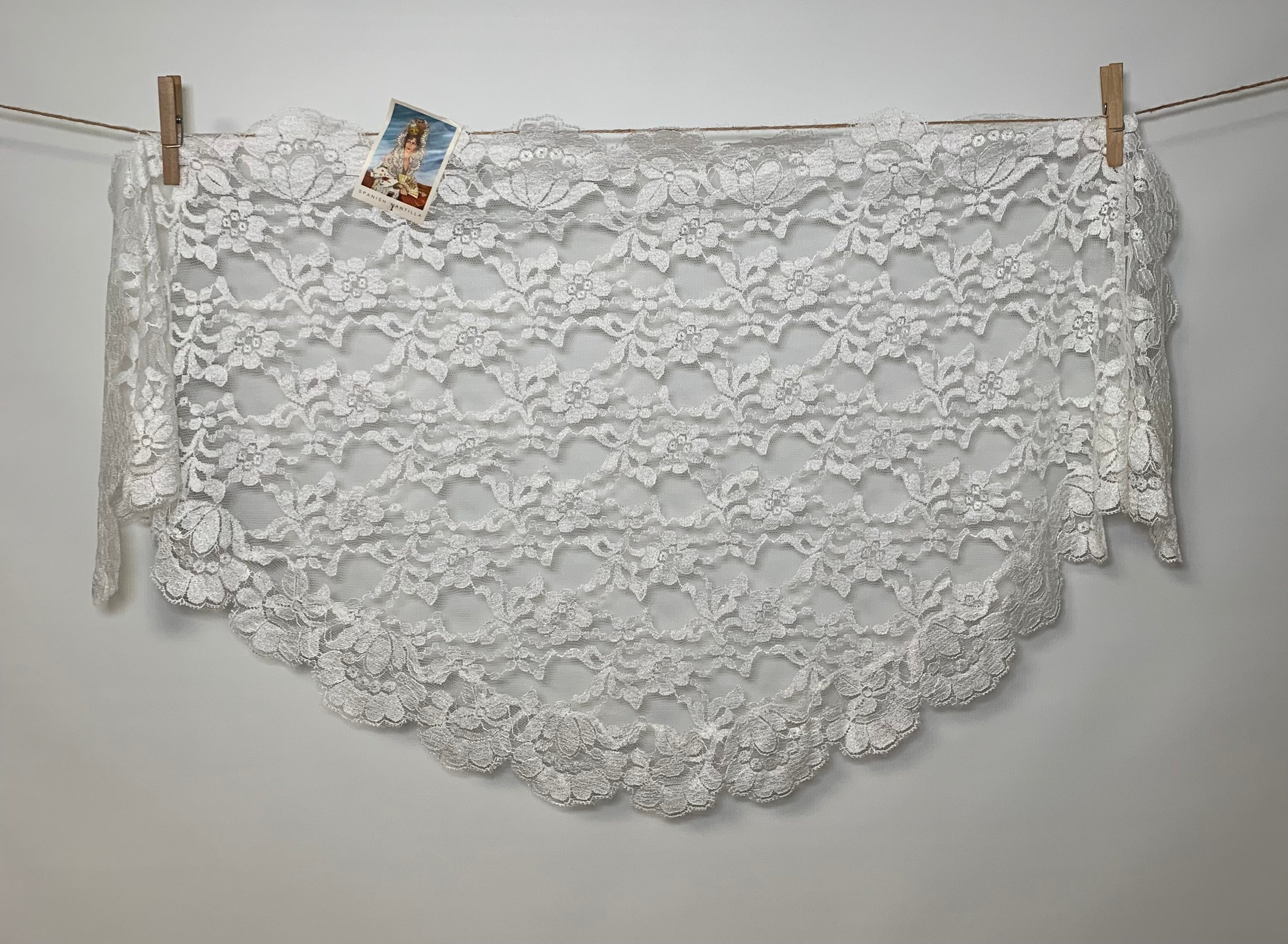 Velo de encaje color blanco SPANISH MANTILLA – La Crisálida
