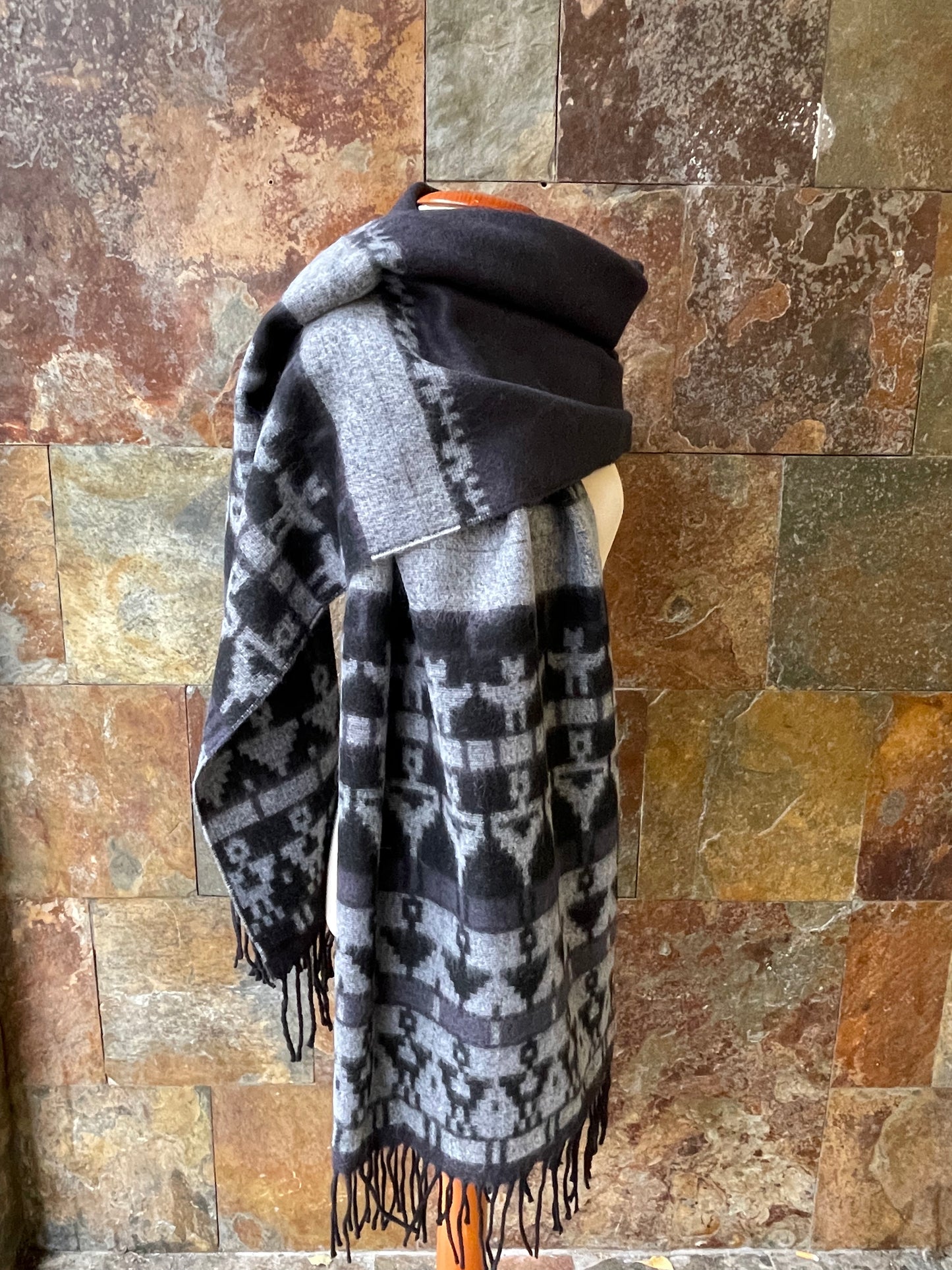 Bufanda vintage con fleco en color gris y negro 70 x 200 cm – La Crisálida