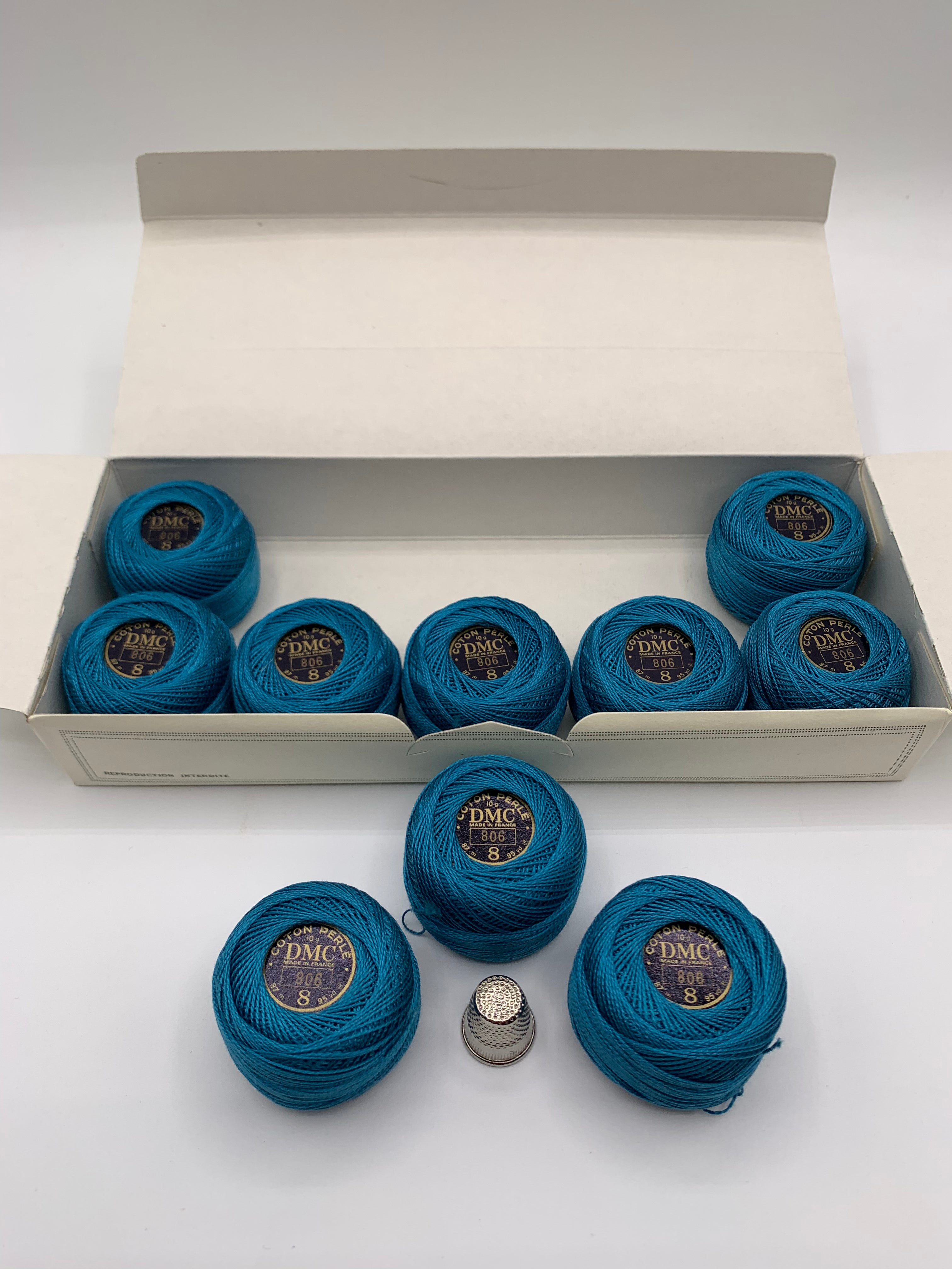 Caja de ovillos perlé Nº 8 (806) - 100% Algodón DMC – La Crisálida