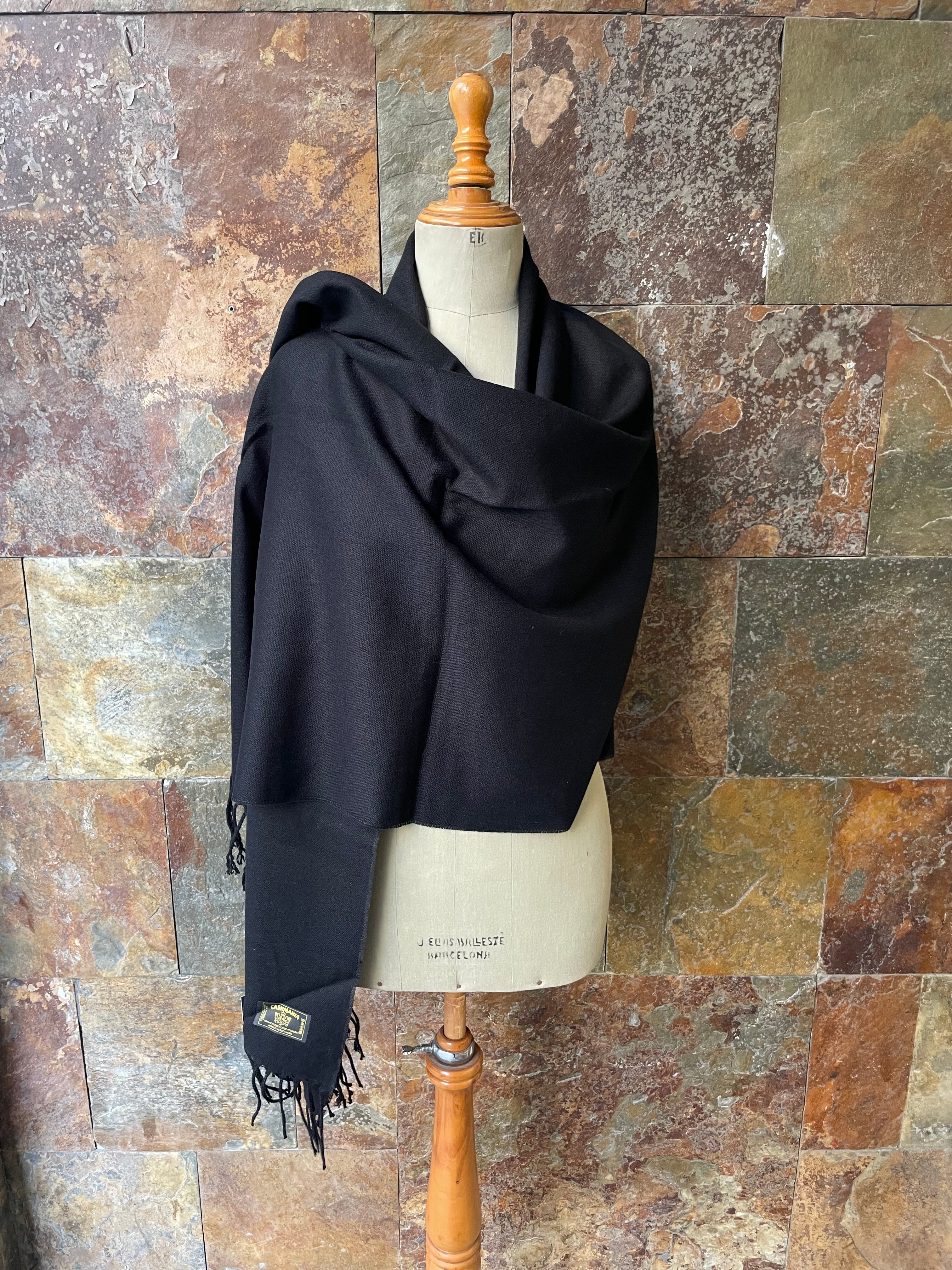 Chal vintage con fleco en color negro GAL-LUS - Único en stock – La ...