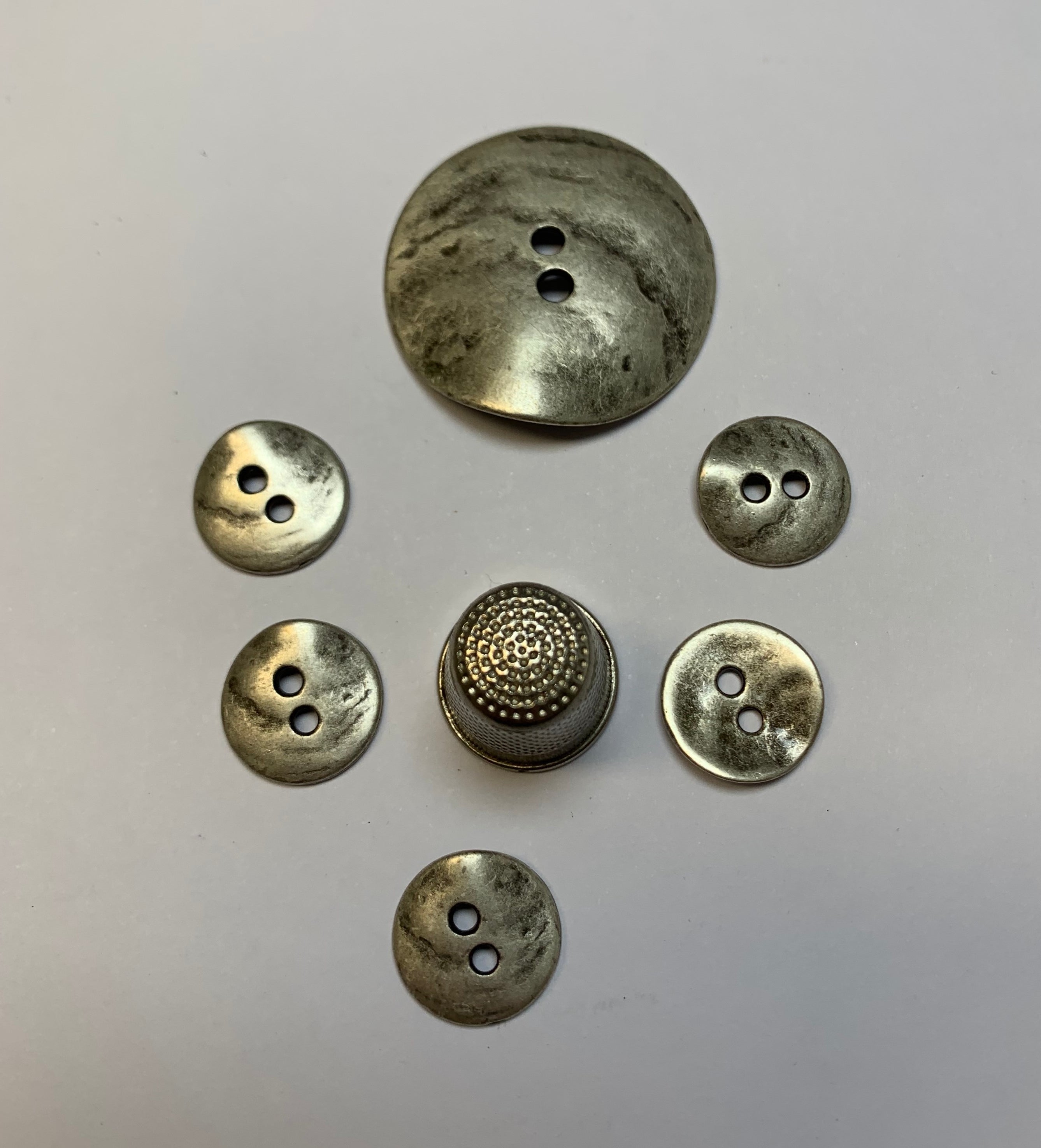 Pack 6 botones vintage de metal plateados – La Crisálida